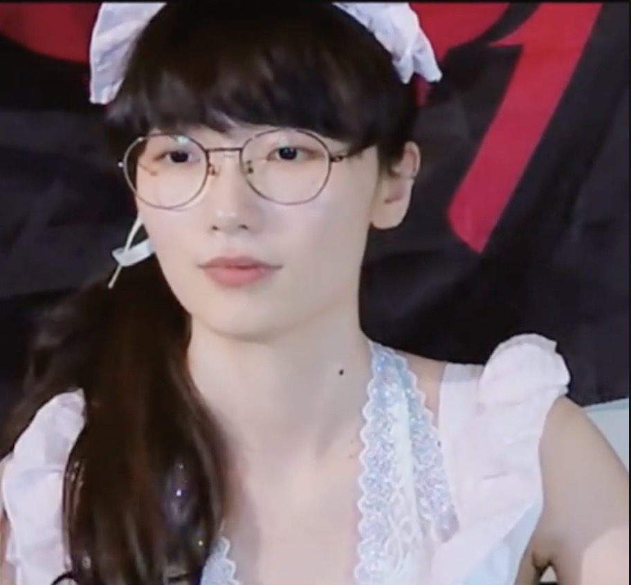 這真的不是 Ai 換臉！中國女實況主「莎赫兒」撞臉 Faker 她戴上